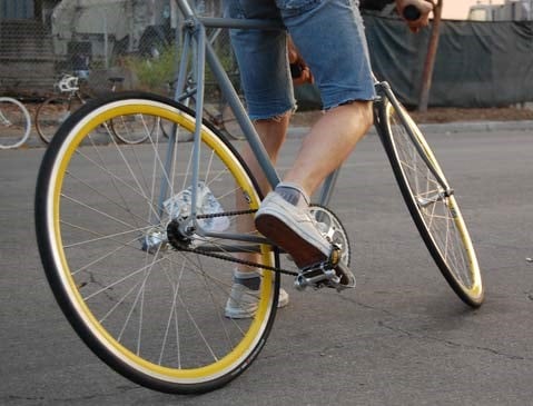 What is and Why Ride a Fixed Gear Bike? - ApexBikes.com