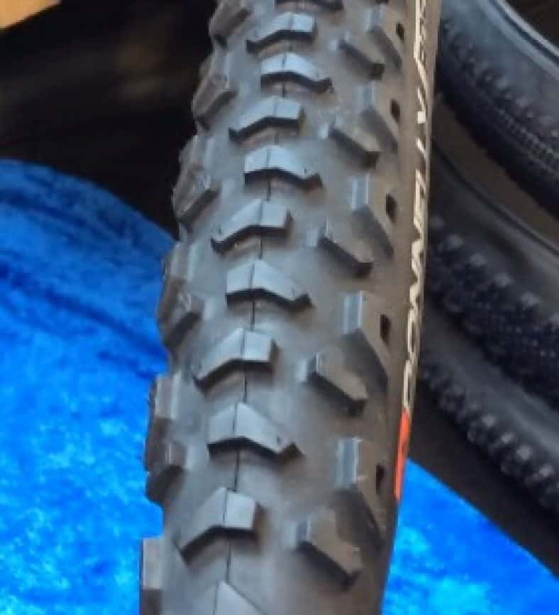 12 Best Cyclocross Tires 2024 (For All Conditions) - ApexBikes